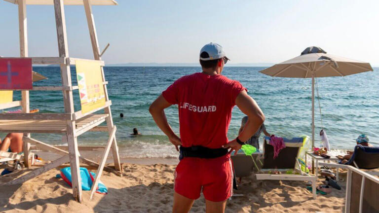 Rare weather warning tells West Coast residents to avoid beaches