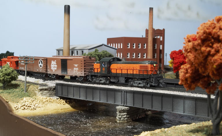 The Naugatuck Valley RR: Operating a '50s-era layout, step-by-step