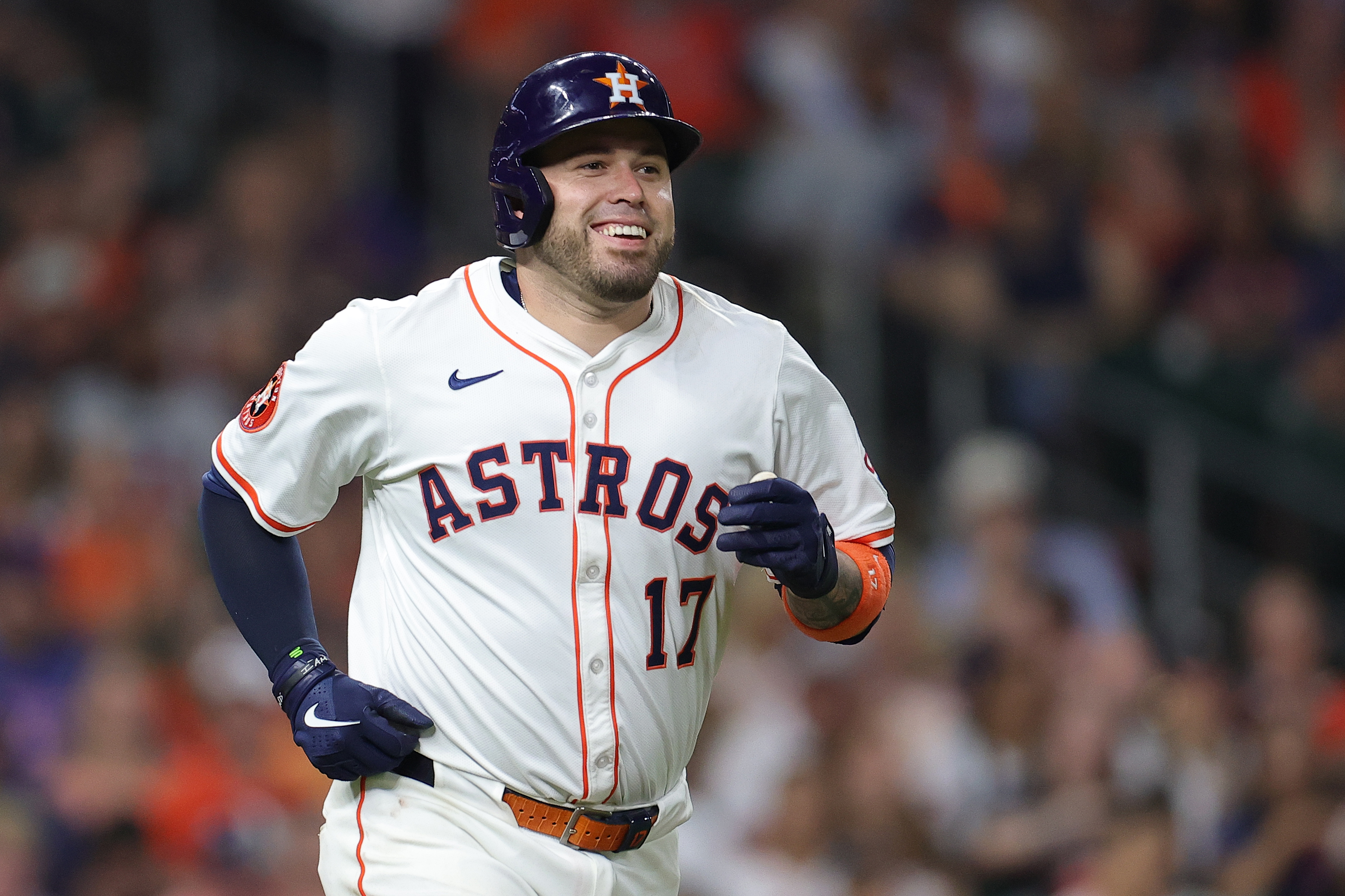 Twins sign catcher Victor Caratini