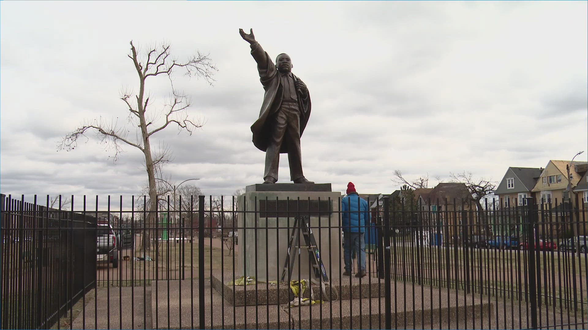 Crews reinstall Martin Luther King Jr. statue in Fountain Park