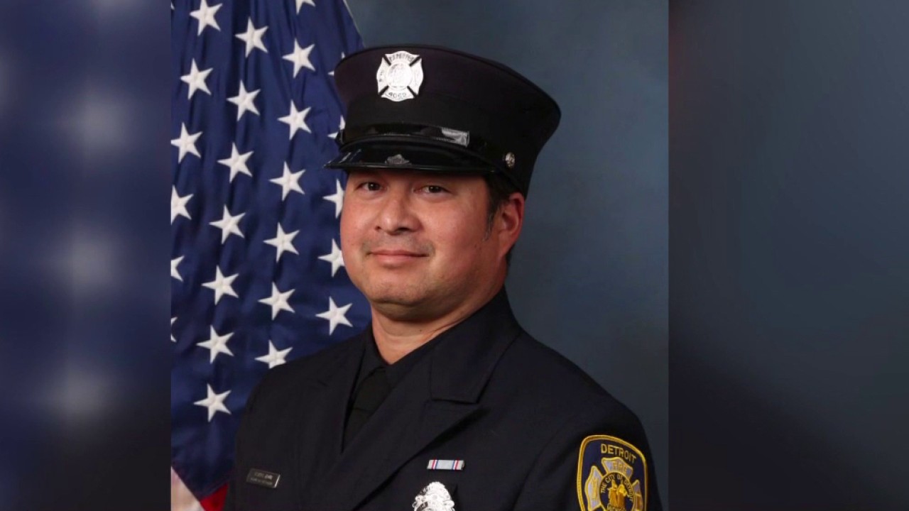 Detroit firefighter dies in line of duty
