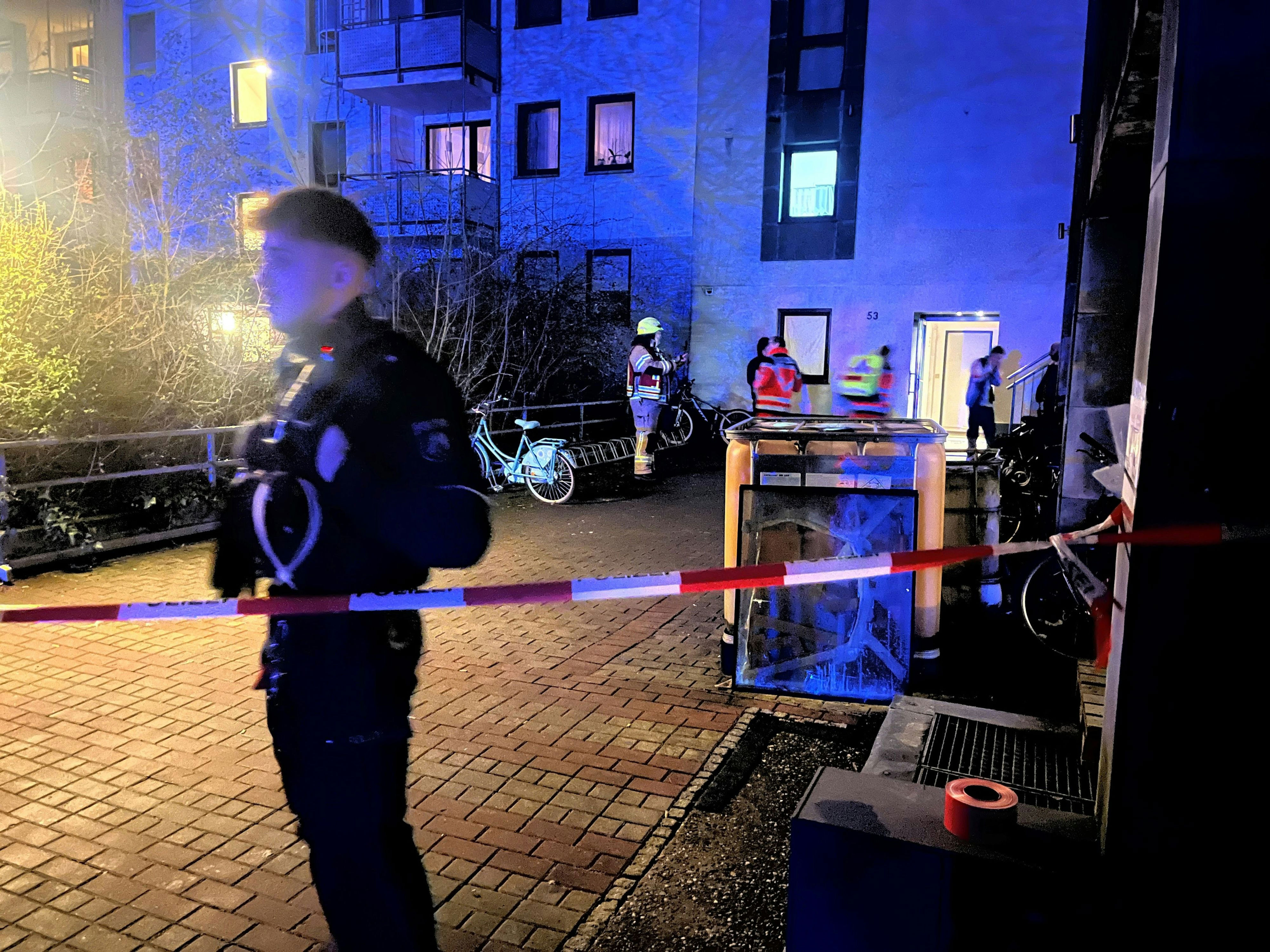 Fensterfront flog heraus: Frau und ihr Baby in Siegburg durch ...