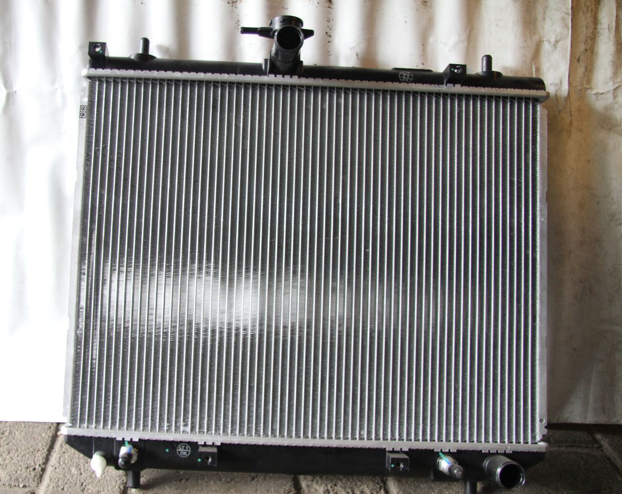 Efeknya bisa lebih bahaya, radiator mobil bocor jangan di servis ...