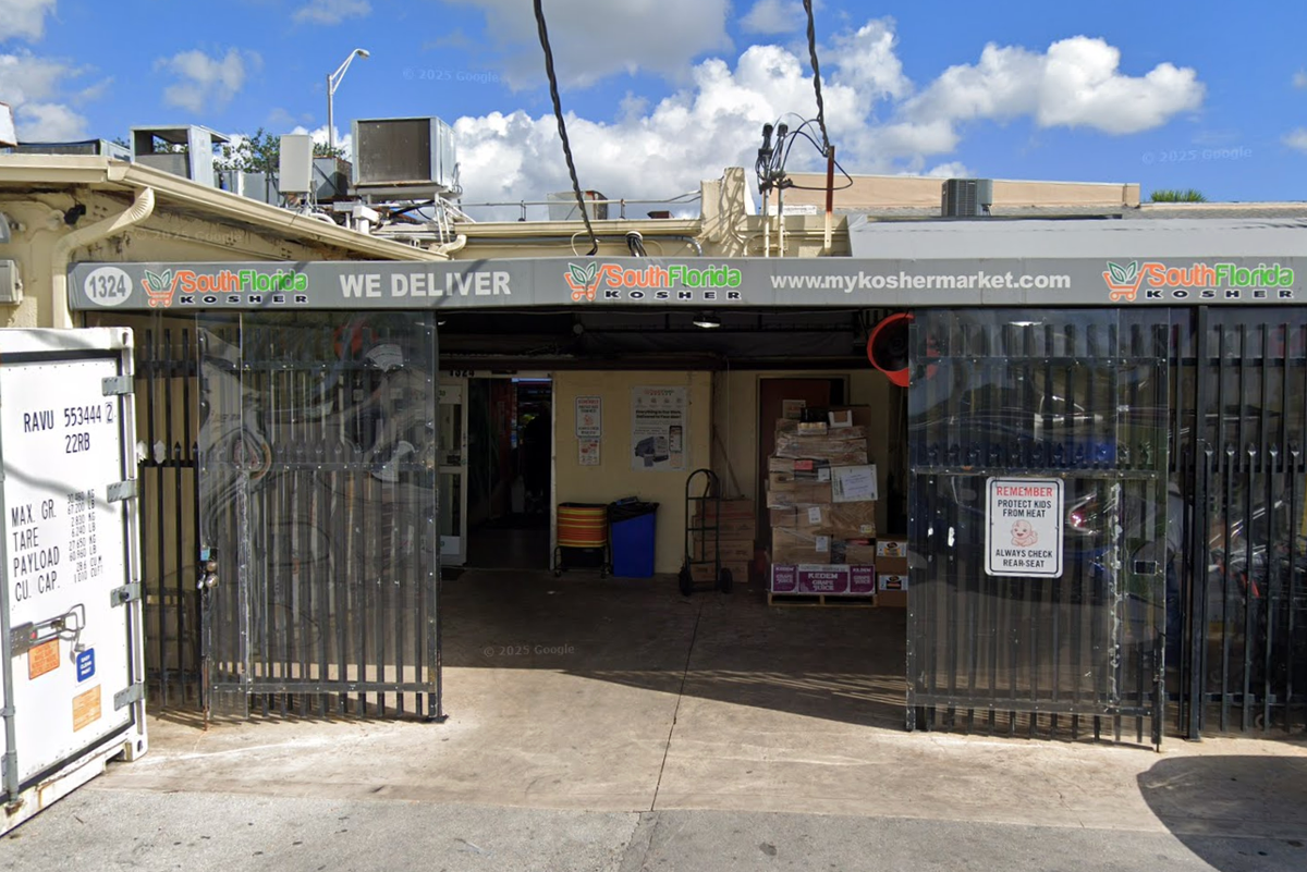 Florida man dies in accident with dough mixer at a grocery store