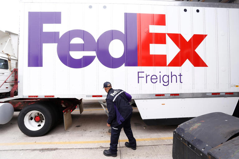 Date set for FedEx Freight split from company