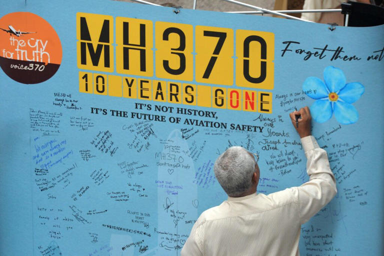 New search underway for the Malaysia Airlines flight MH370 that ...