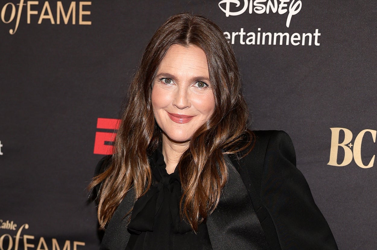 Drew Barrymore’s reaction to a photo of her 10-year-old self has left ...