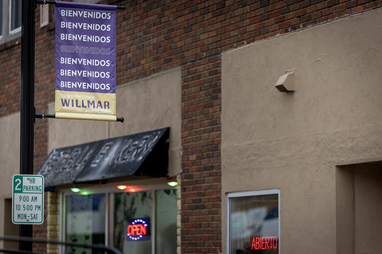 ICE agents eat at small-town Mexican restaurant in Minnesota — then ...