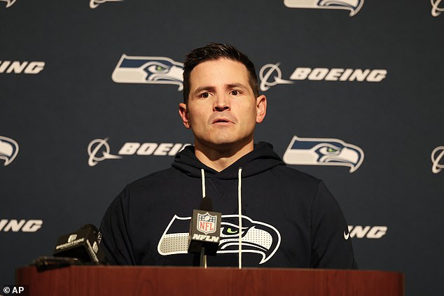 Seahawks coach issues major Sam Darnold update after QB's injury scare ...