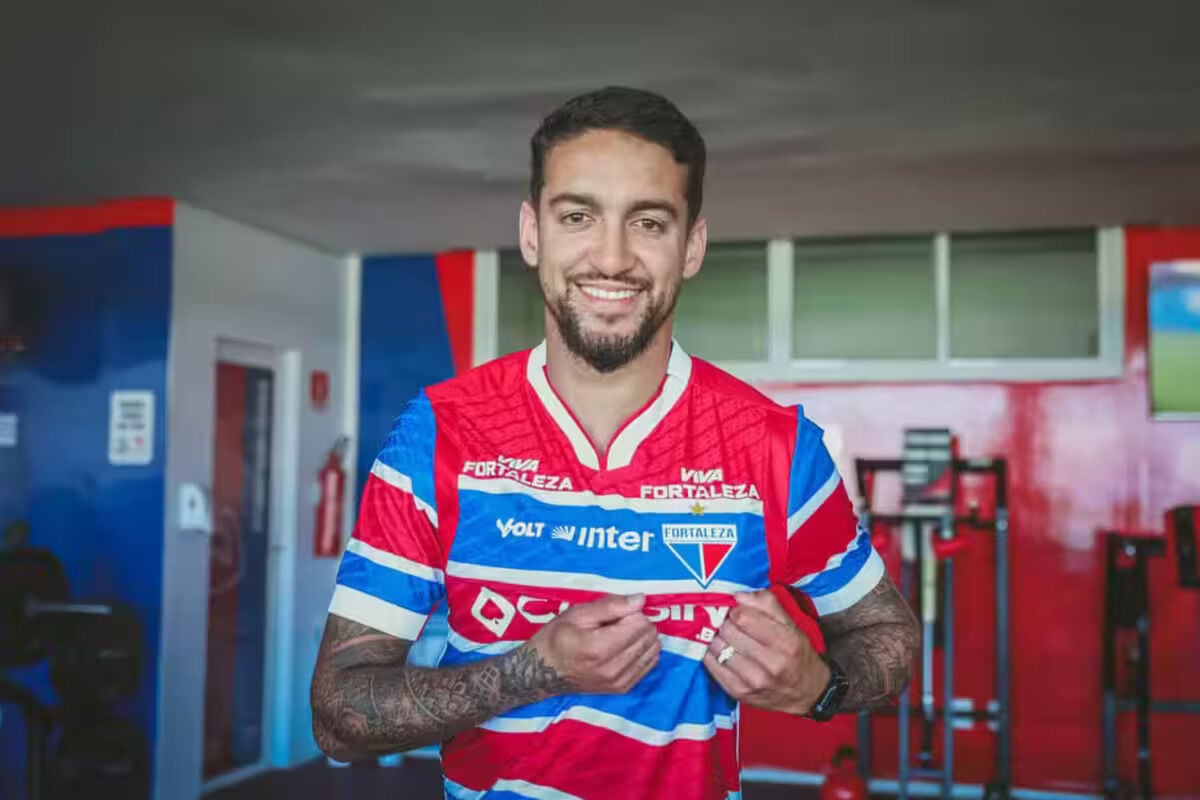 Corinthians oficializa a contratação de Matheus Pereira