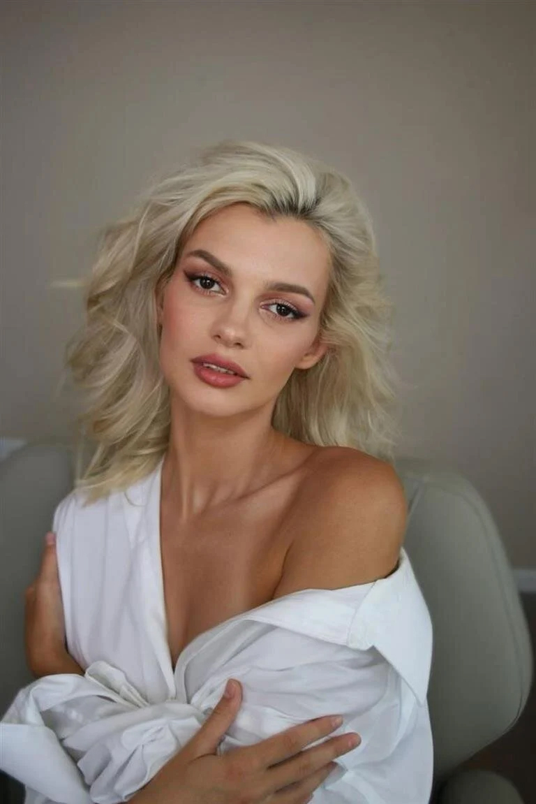 Elon Musk-funded mural of murdered Ukrainian refugee Iryna Zarutska ...