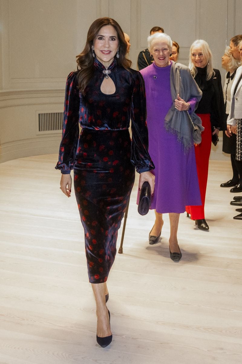 Mary of Denmark makes an elegant statement alongside Queen Margrethe in ...