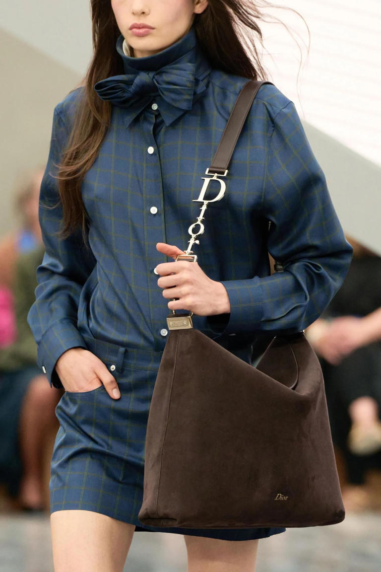 El color café es el más elegante del 2026, y así se combina según la ...