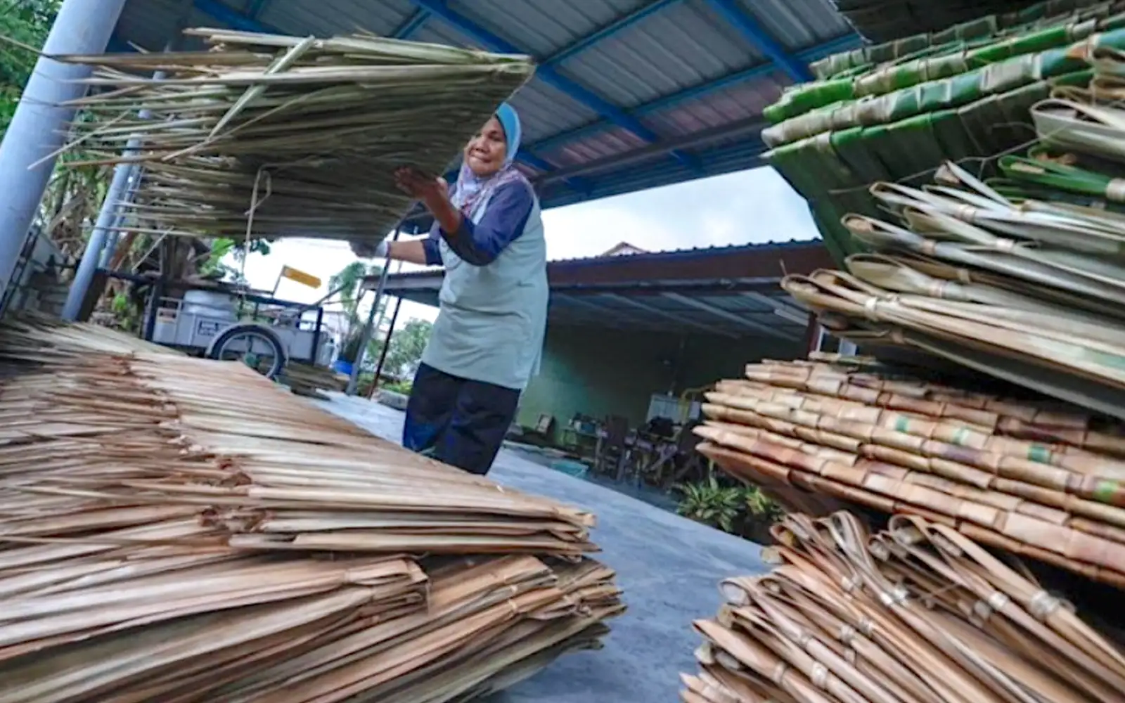 Entrepreneur revives nipah and rumbia roofing traditions