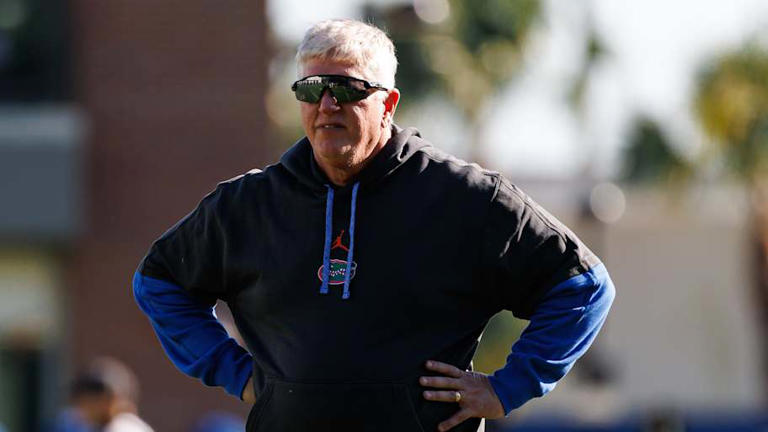 Razorbacks land massive Oregon transfer defensive tackle