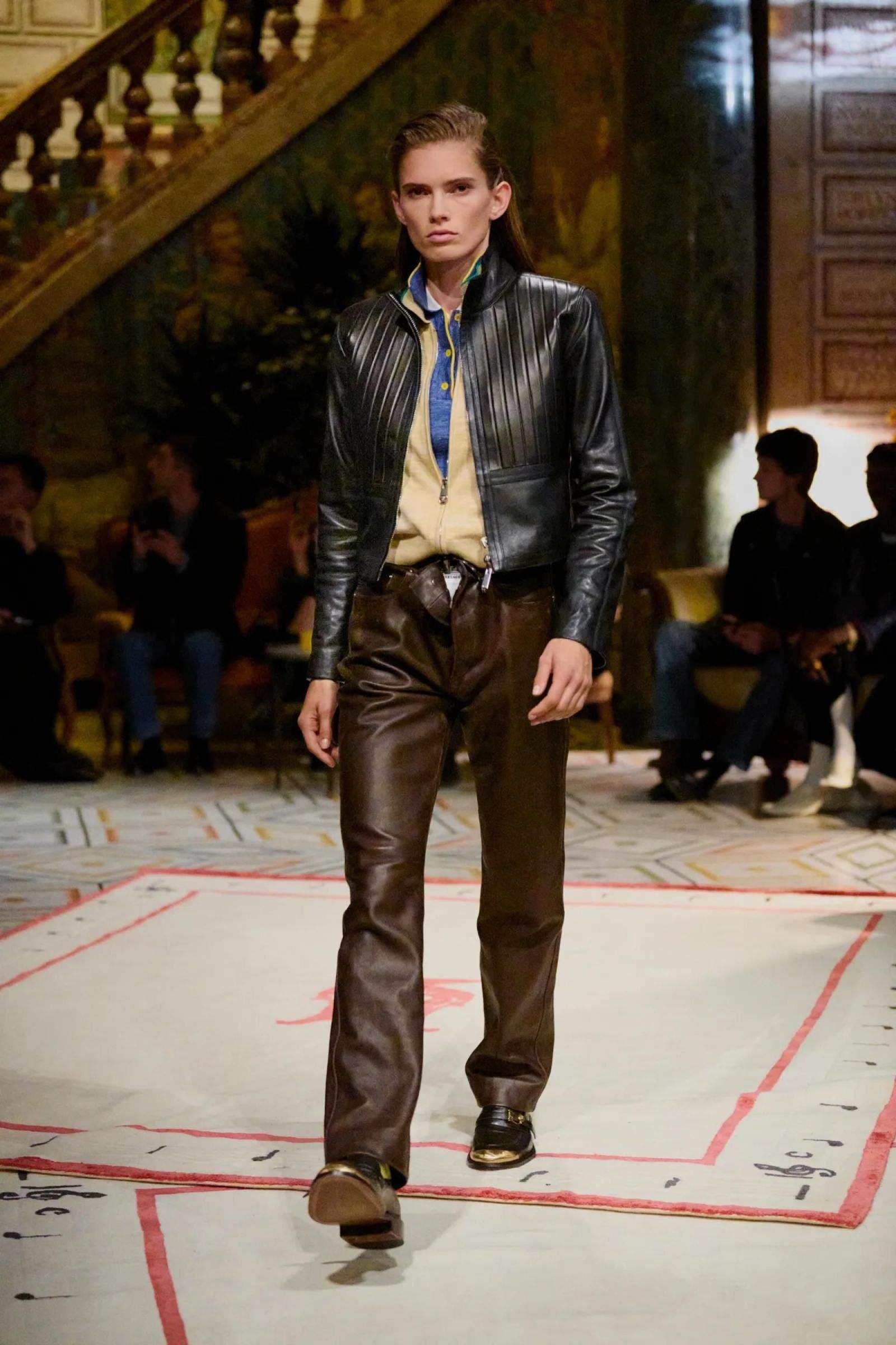 El color café es el más elegante del 2026, y así se combina según la ...