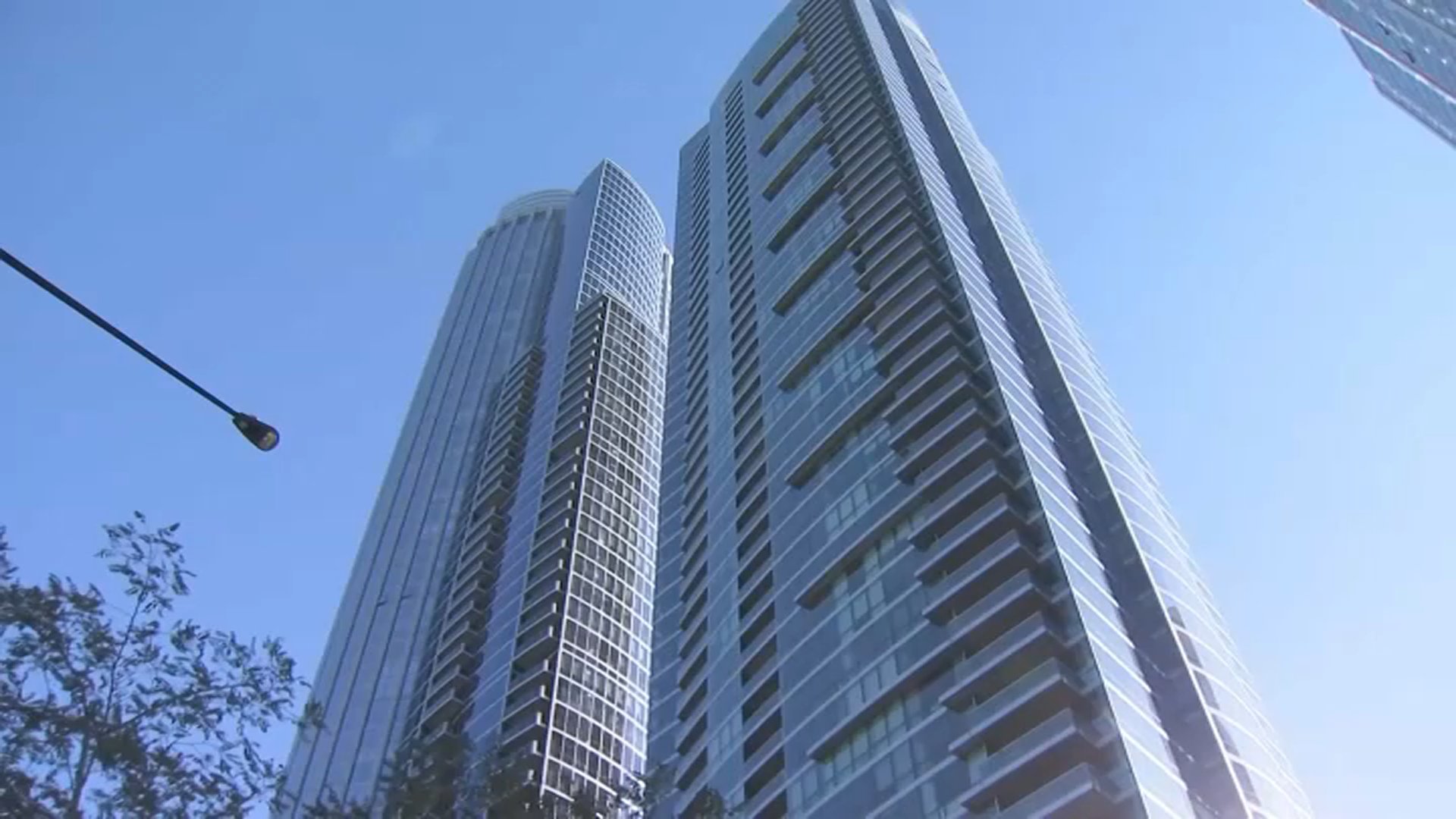 Chicago man accused of throwing wife down 20 flights of stairs to ...