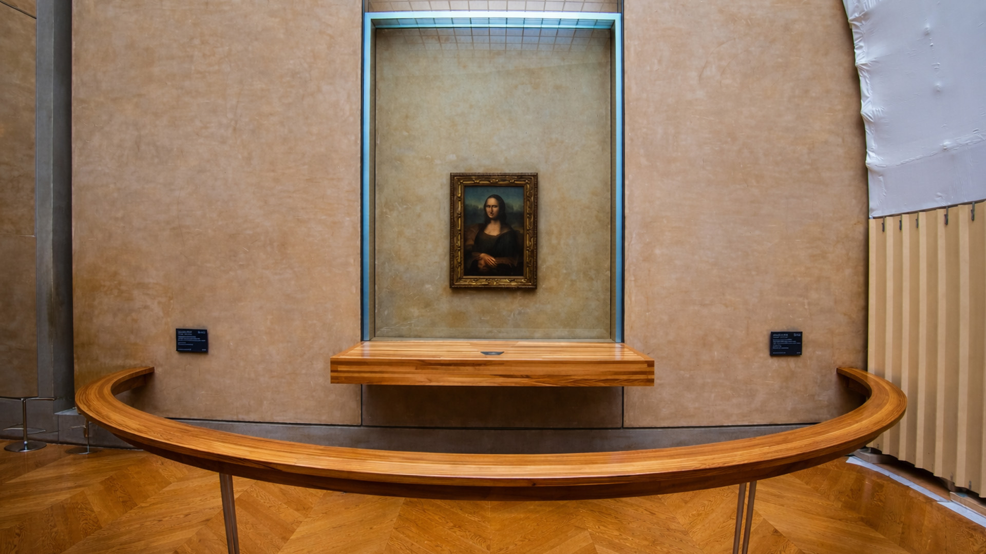 Walking up to the world’s most famous painting