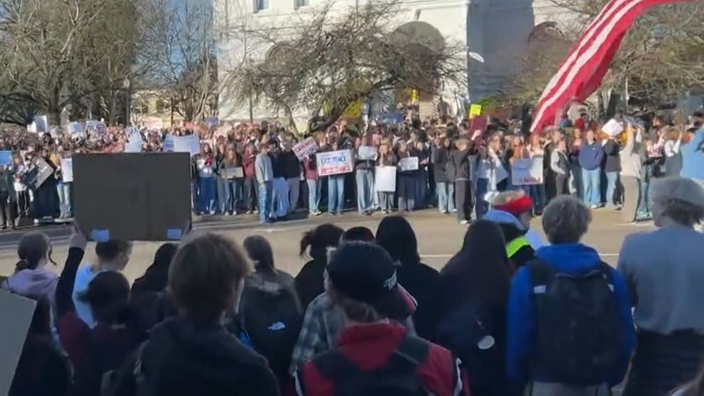 Benton County students walk out in protest against ICE activity on ...