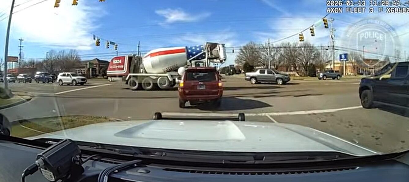 Video: Nearly 30 vehicles spotted running red lights across Murfreesboro