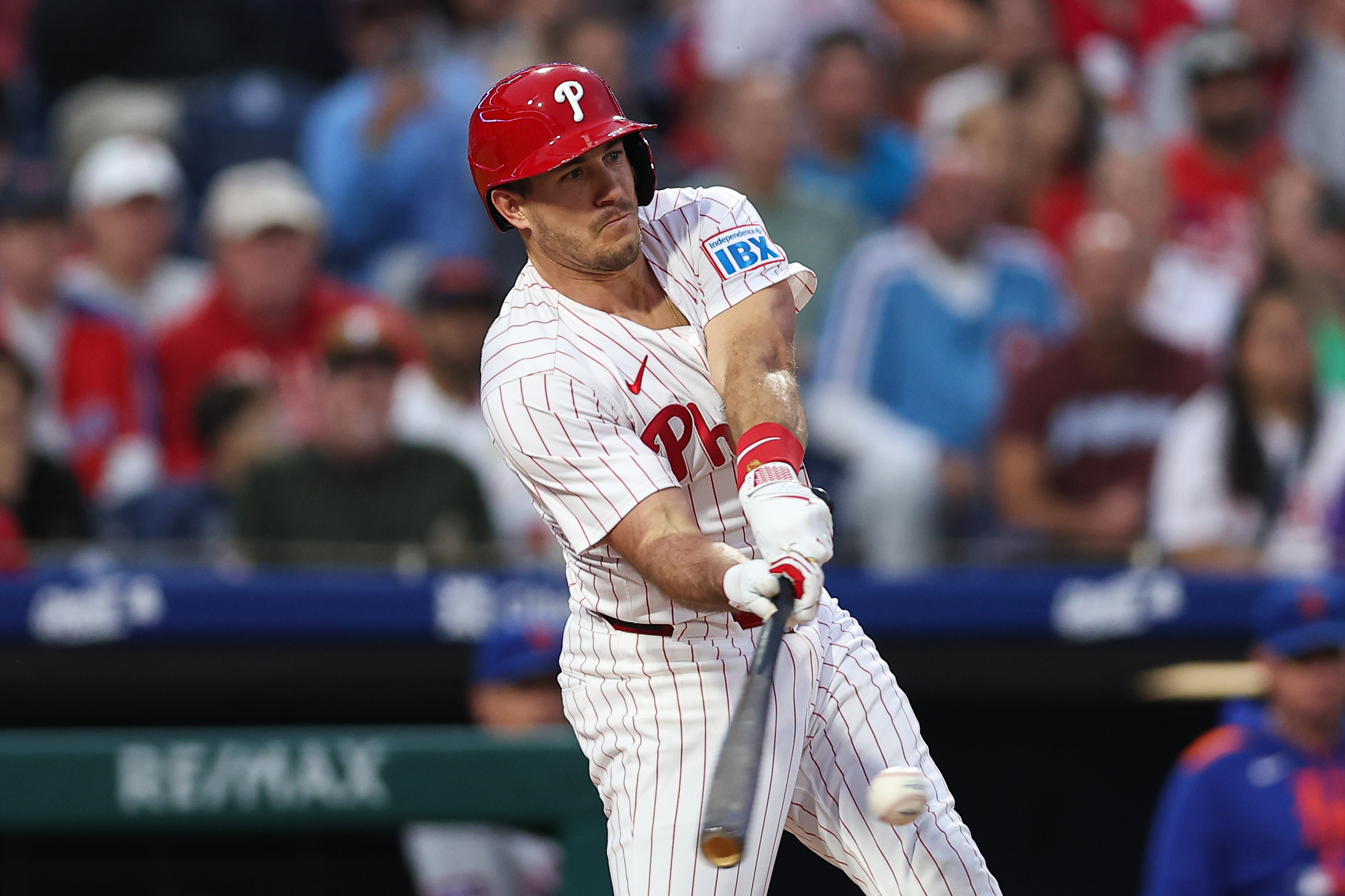 Phillies retain franchise mainstay JT Realmuto