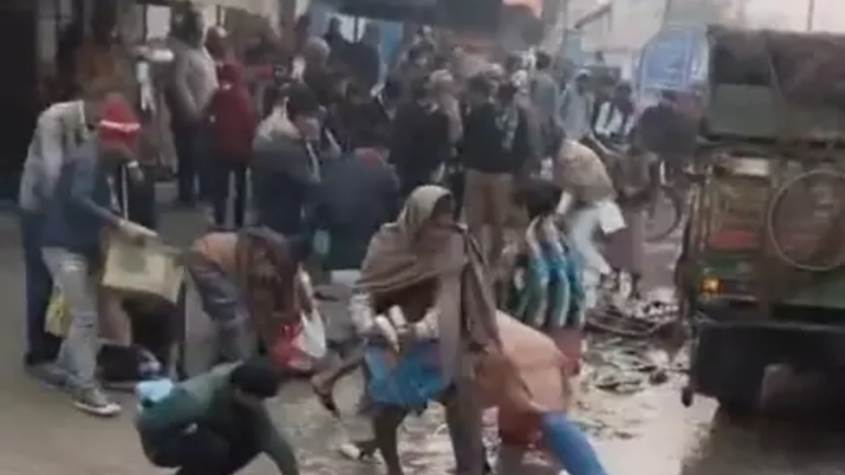 Bihar: Teen killed in road accident; bystanders loot fish from pickup ...