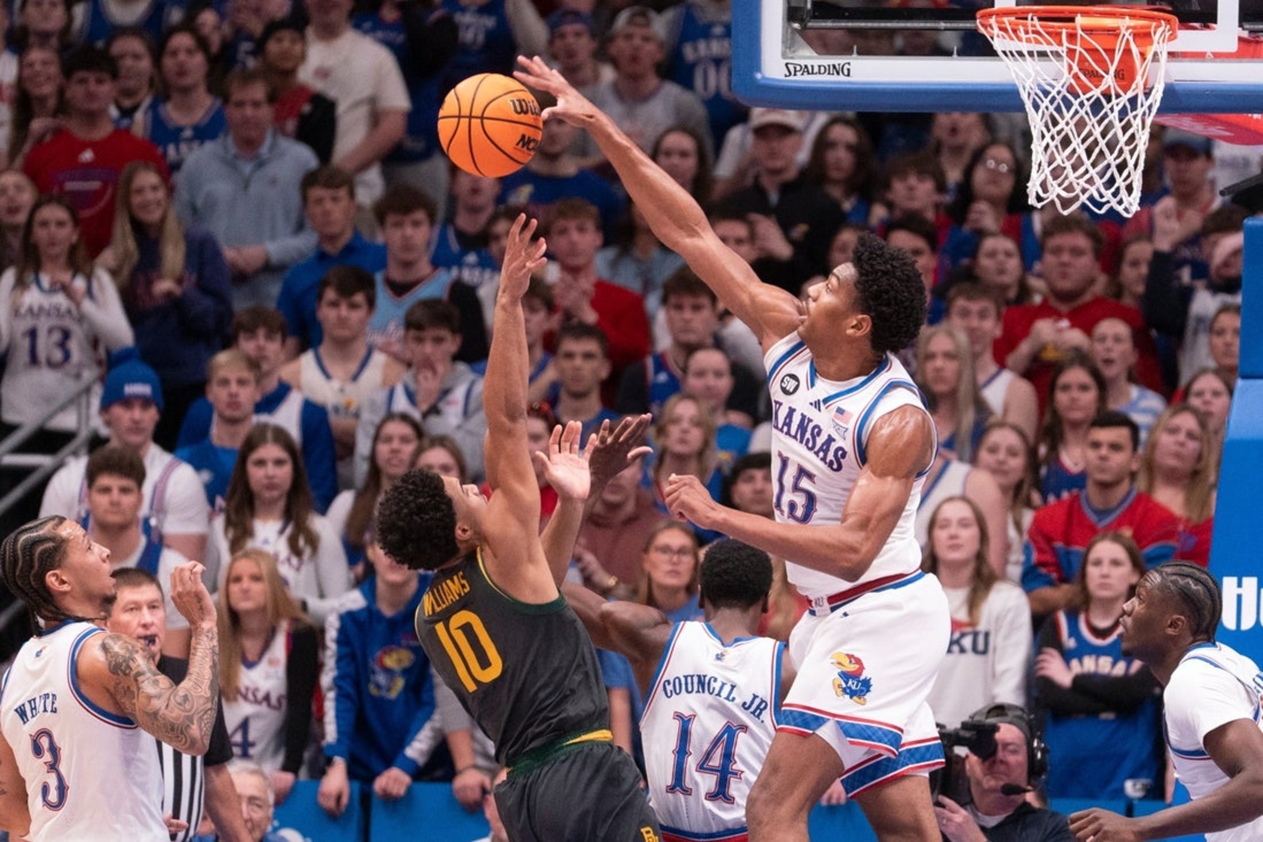 Kansas caps off strong week with convincing win over Baylor