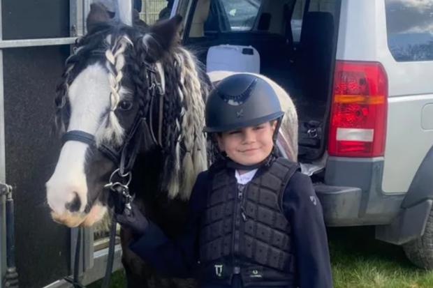 Amazing gesture for little girl whose 'world was falling apart' after ...