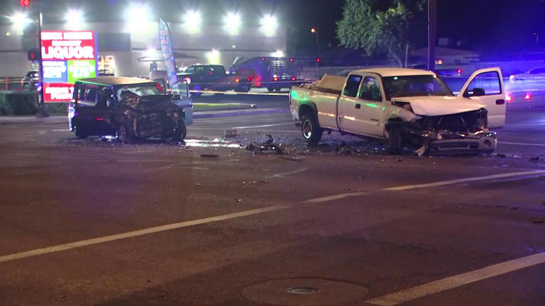 2 children critically hurt after crash in south Phoenix