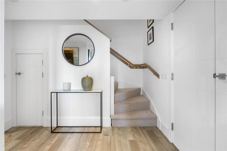 Inside the stunning £650,000 Edinburgh flat for sale in former B-listed ...