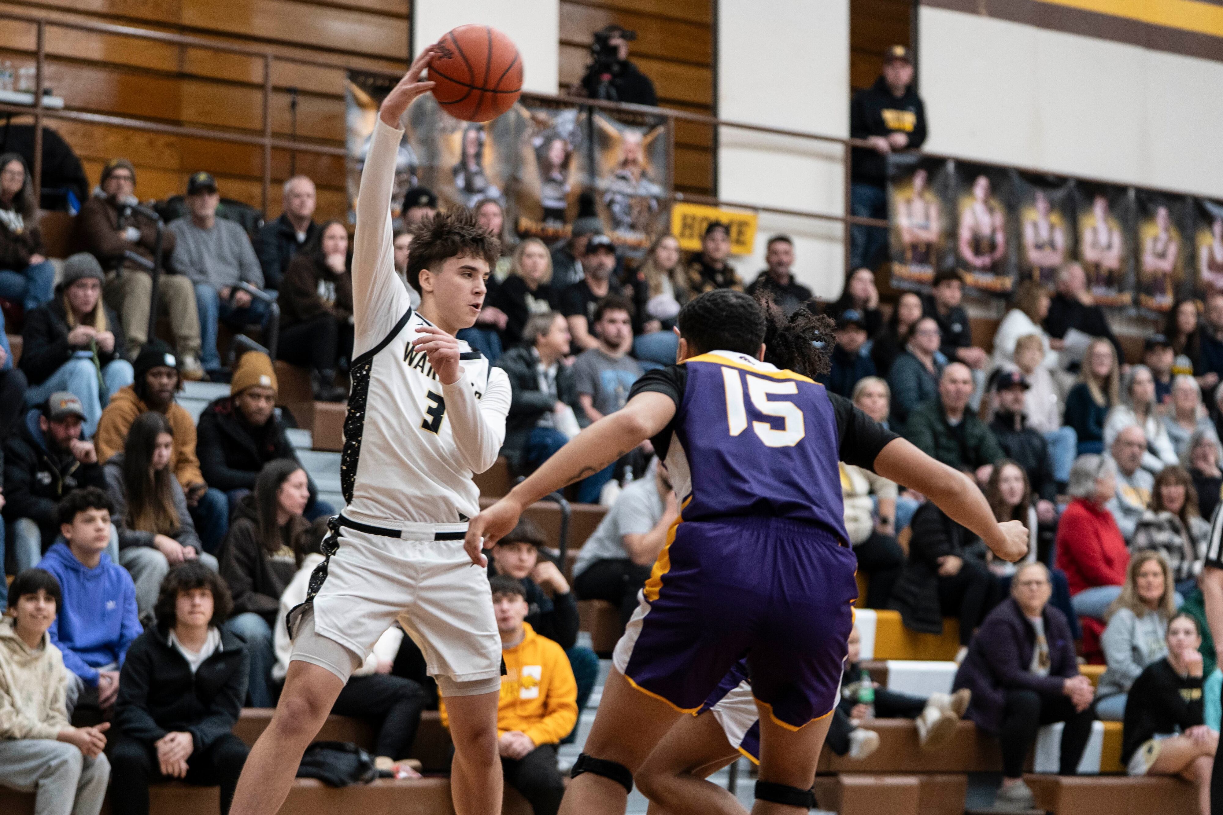 Bay City Western is confident bunch in high-scoring victory over Central