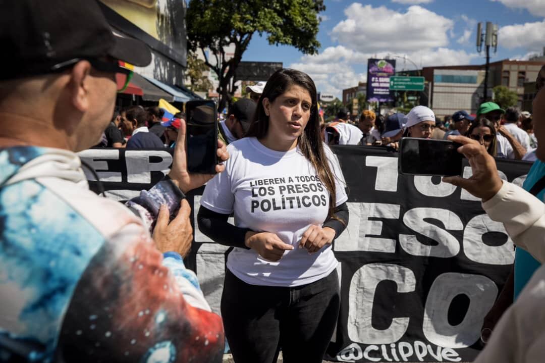 Venezuela sigue siendo una dictadura: Andreína Baduel, hija del general ...