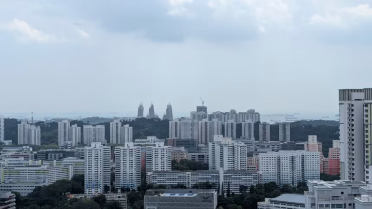 Conoce al hombre que rastrea petroleros ilícitos desde la azotea de su ...