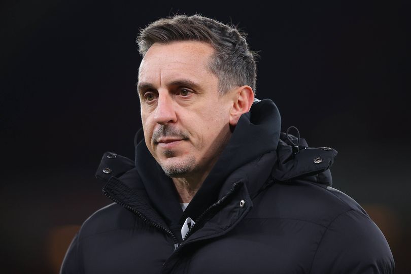 Gary Neville mocked by Arsenal fans with chants after 'disgraceful ...