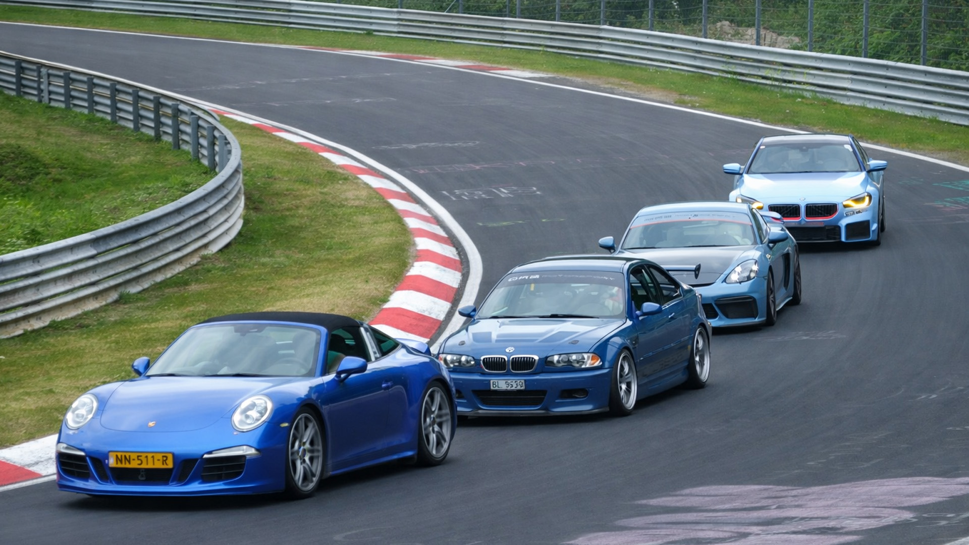 Als legendarische auto's samenkomen op de Nürburgring