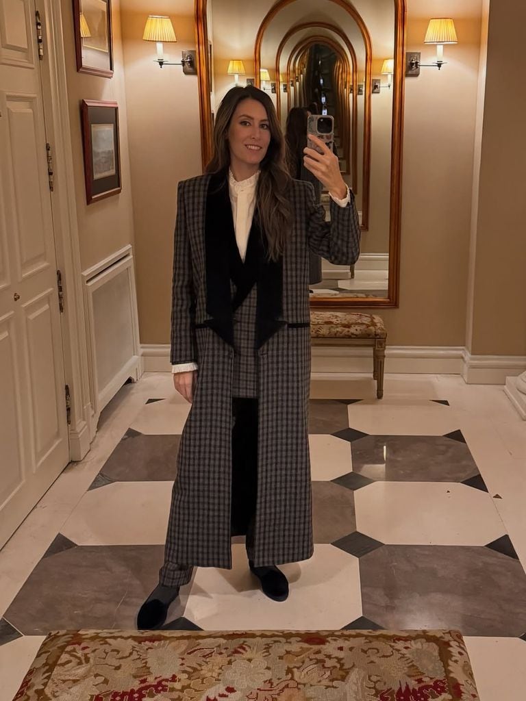 Ana Boyer y el abrigo favorito de las madrileñas: a cuadros, con ...