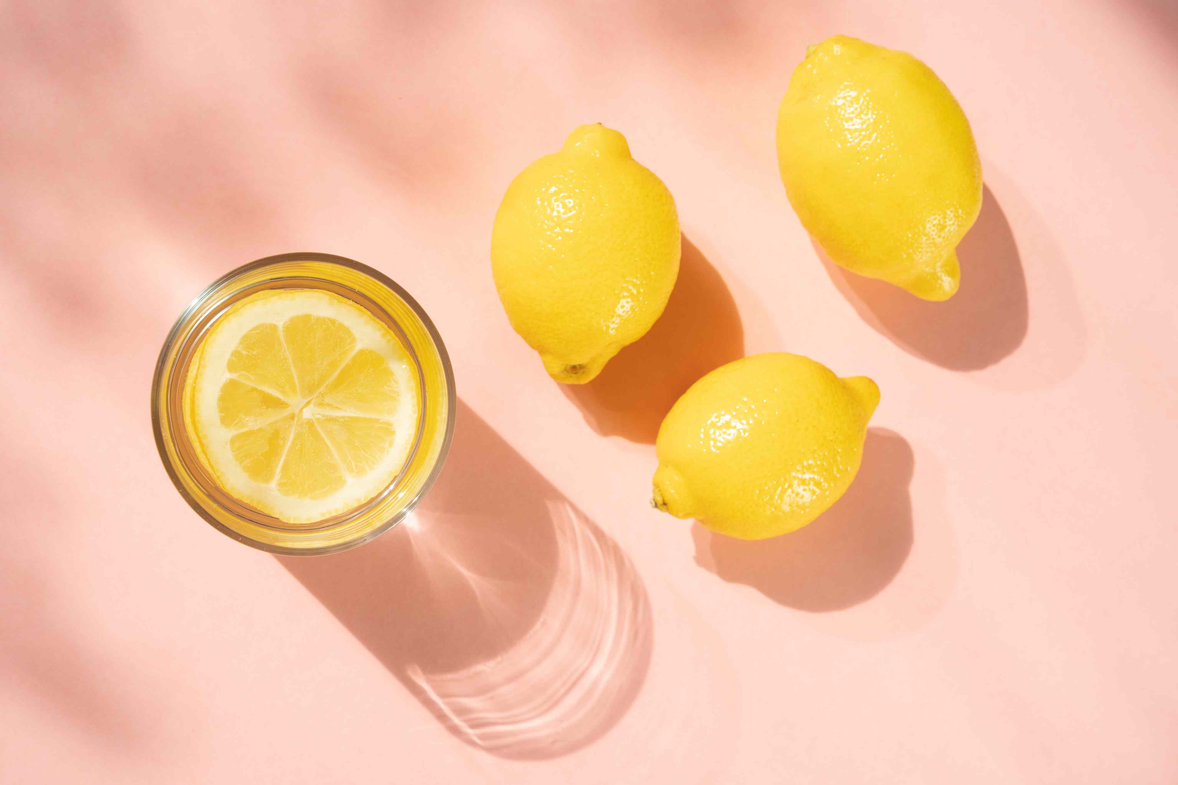 What drinking lemon water every day actually does to your body ...