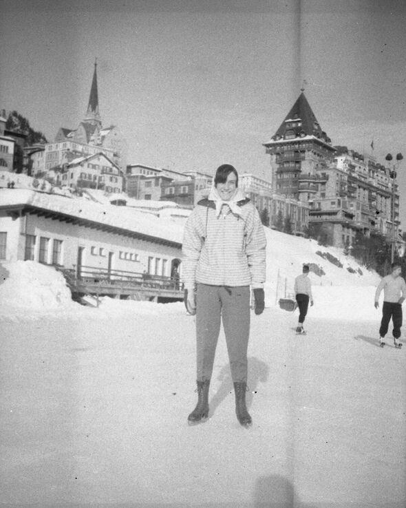 Man buys 90-year-old camera for £10 in charity shop and makes ...