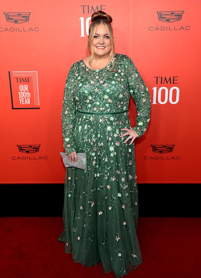 Author Colleen Hoover shares health update after radiation treatment