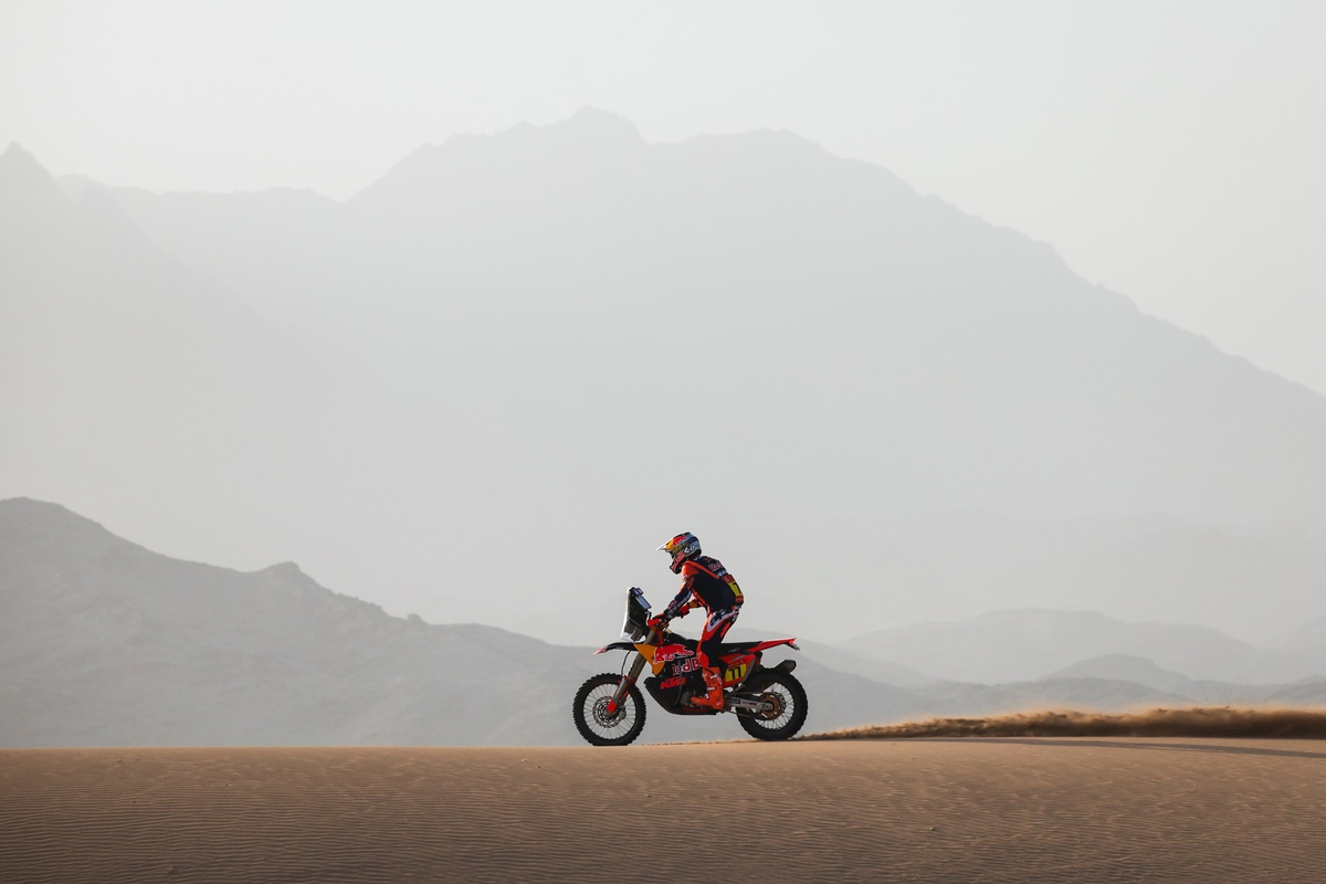 Dakar Rally: Benavides beats Brabec in dramatic motorcycle finish