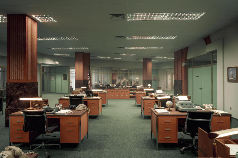 In Emilia Clarke's new spy thriller 'Ponies', 1970s interiors solve the ...