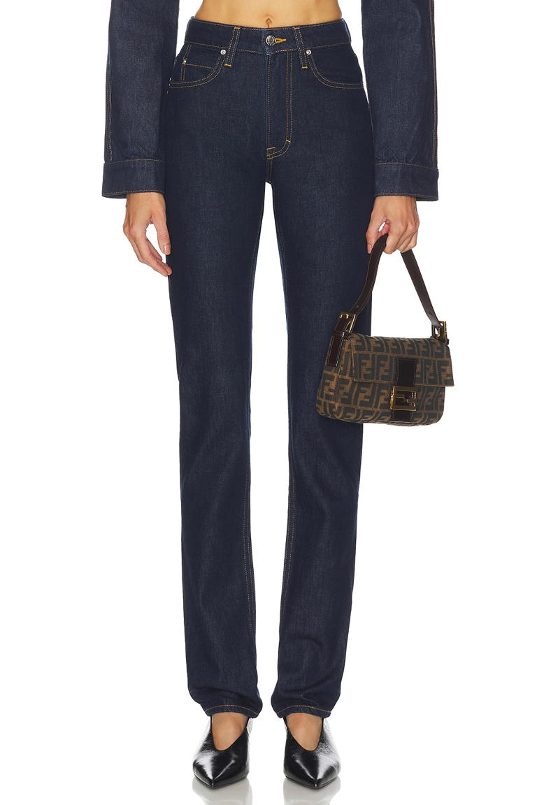 Cigarette jeans look best with this dainty shoe style, and everyone ...