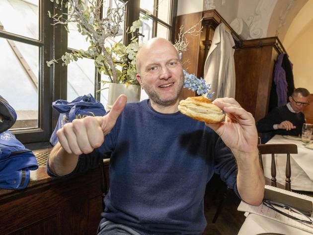 Redakteur im Selbsttest: So schmeckt der narrische Weißwurst-Krapfen ...