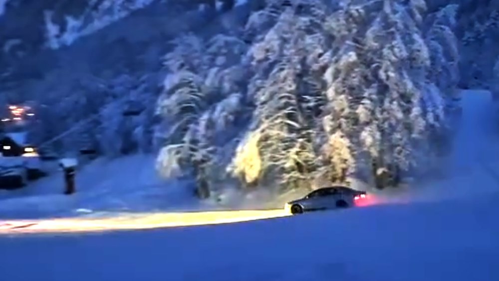 Car races across ski slope: Horror in vacation resort