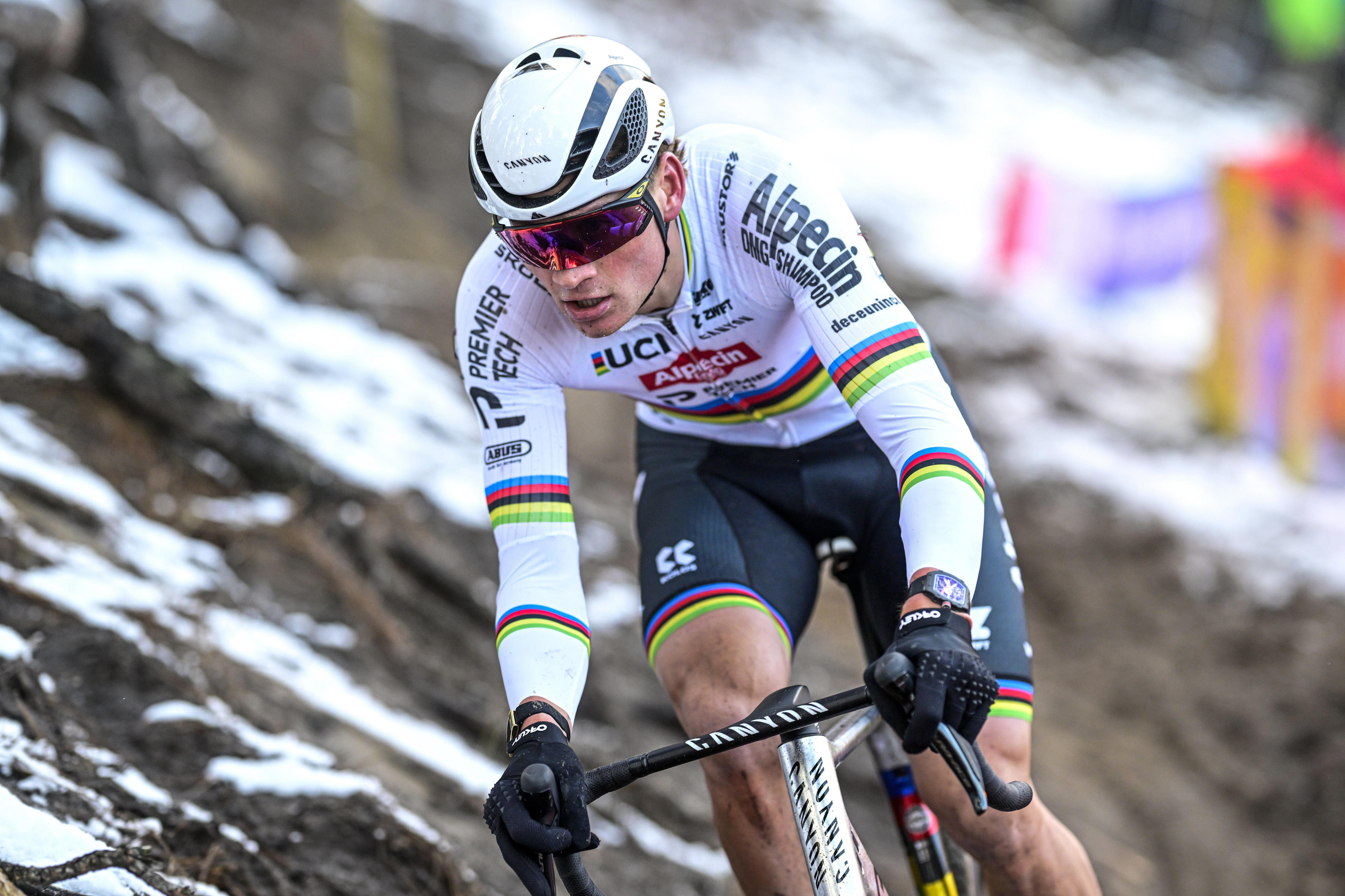 Verrassing! Mathieu van der Poel start zondag tóch in Benidorm: 'De ...