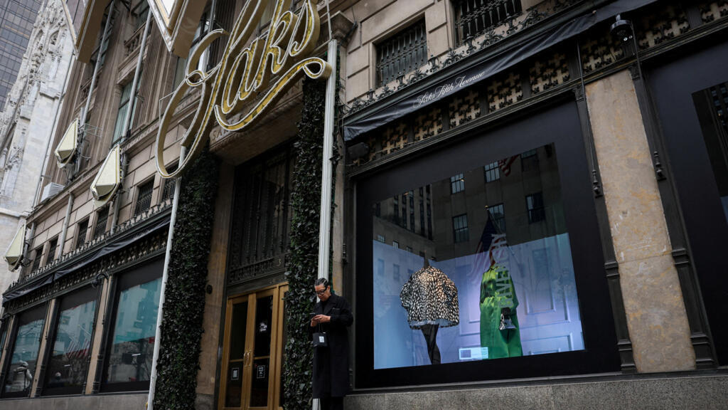 EE. UU.: el ícono del lujo Saks se declara en quiebra en el mayor ...