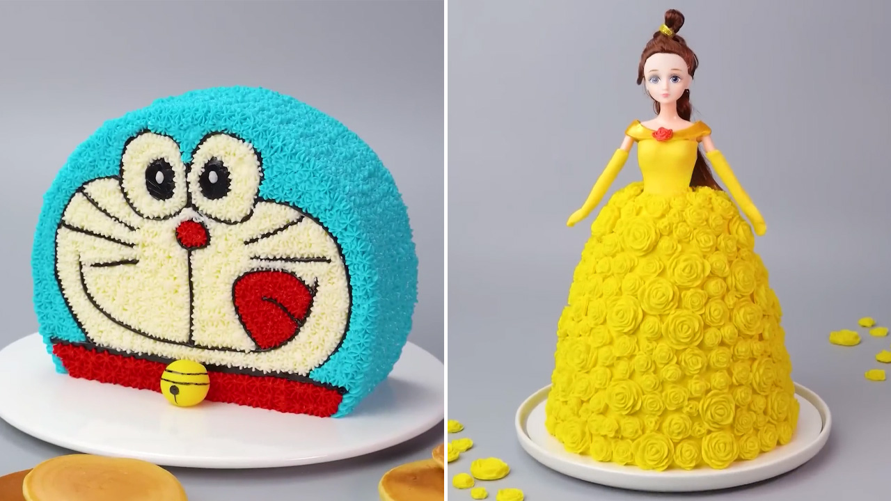 Cartoon face cake and yellow doll dress cake