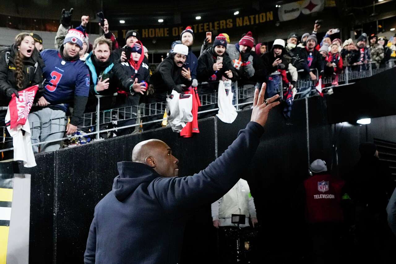 He lost his best friend midseason and stood strong. How DeMeco Ryans ...