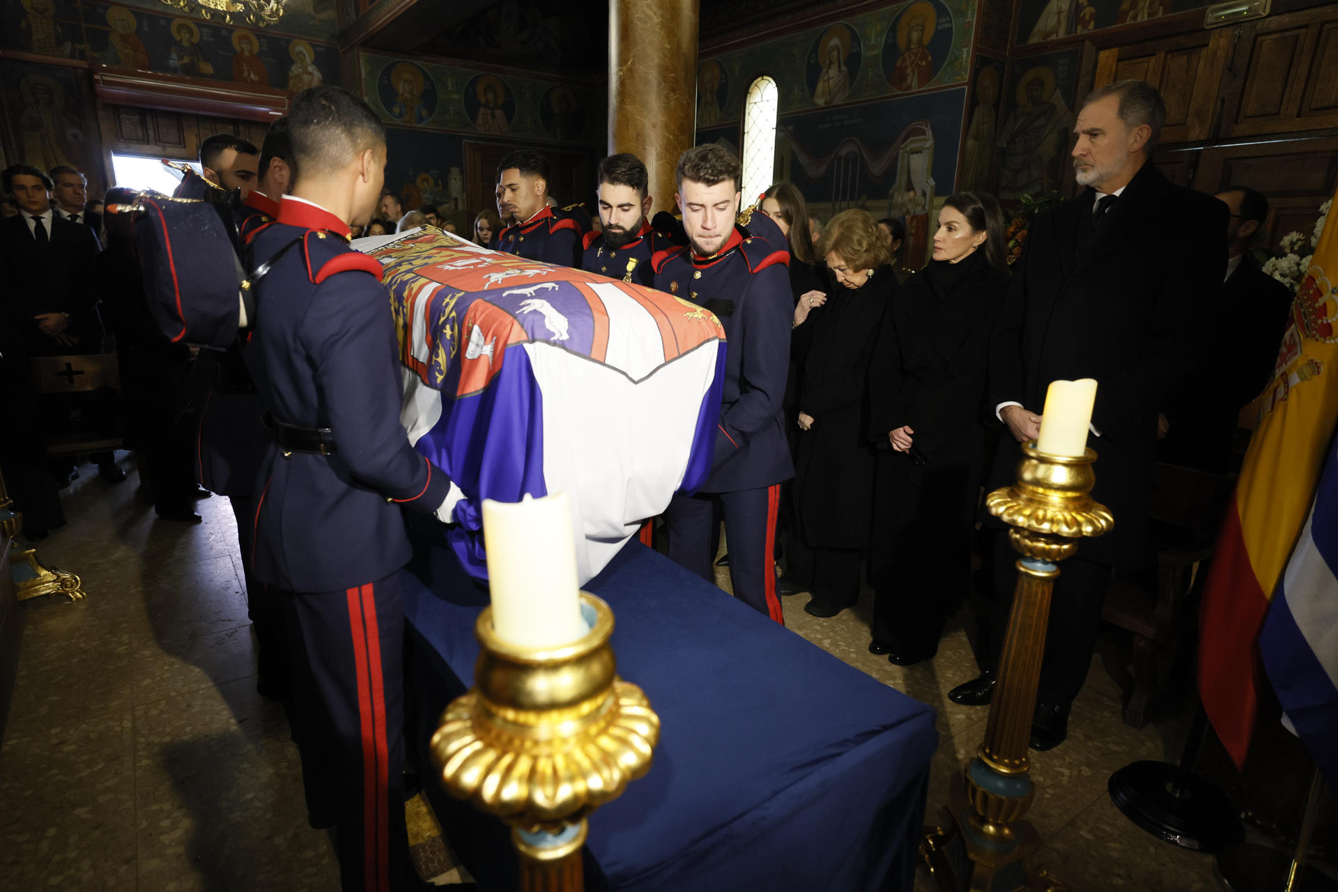 La familia real despide a la princesa Irene de Grecia en Madrid con la ...