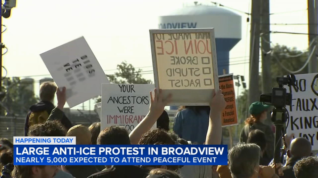 Large crowds return to Broadview ICE facility, protesting against ...